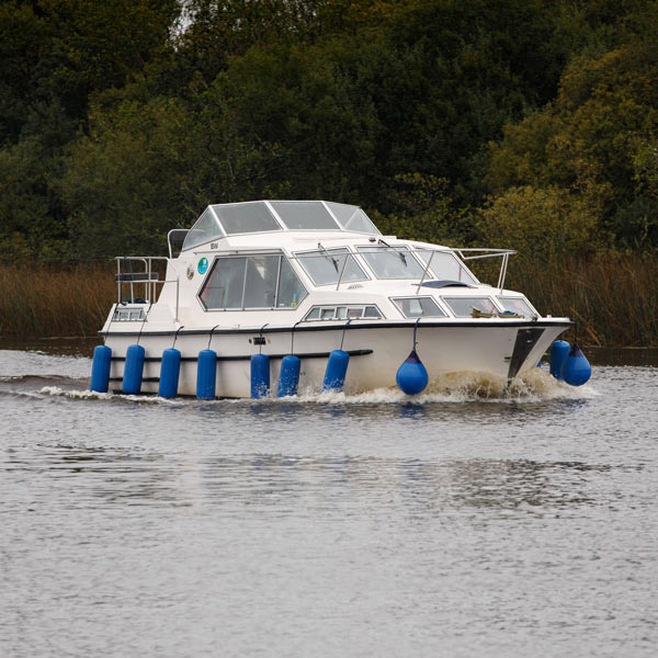 Budget type boat, boat hire without a licence | Carrickcraft