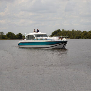 Premium type boat, boat hire without a licence | Carrickcraft