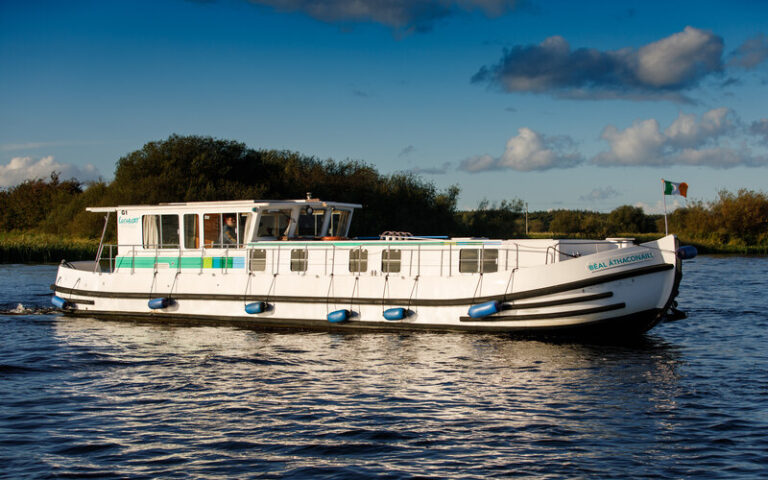 Shannon boat hire - River Shannon cruises with Carrickcraft